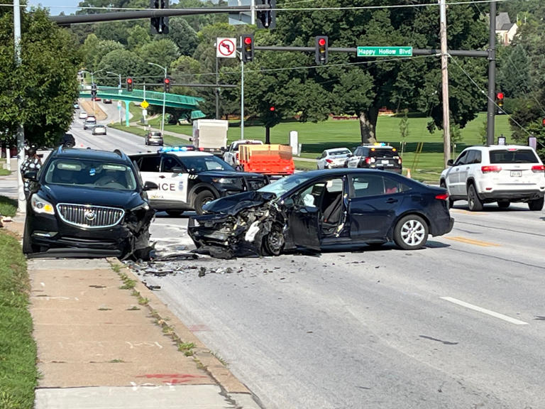 Three injured after crash on Dodge Street in Omaha, police say