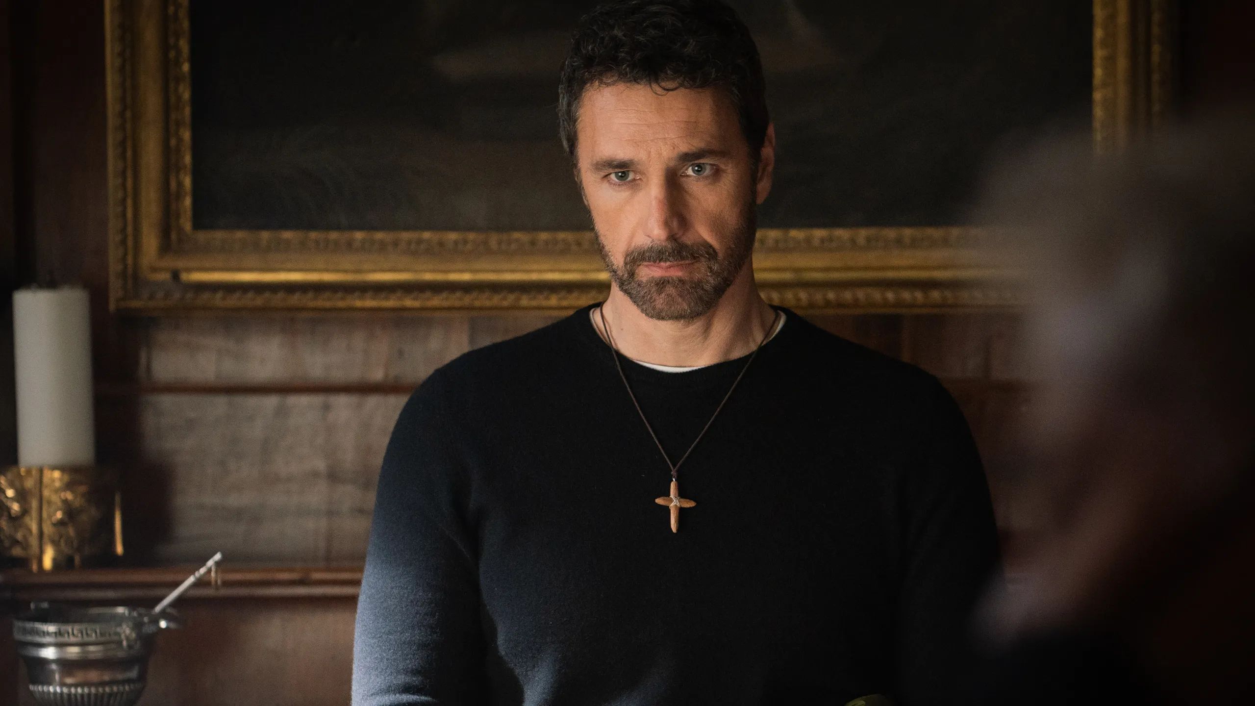 Don Matteo 15, Raoul Bova licenziato dalla fiction dopo lo scandalo ...