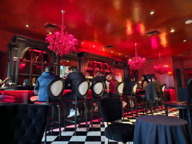 Burgundy Bar at the Saint Hotel captures New Orleans' decadent spirit ...