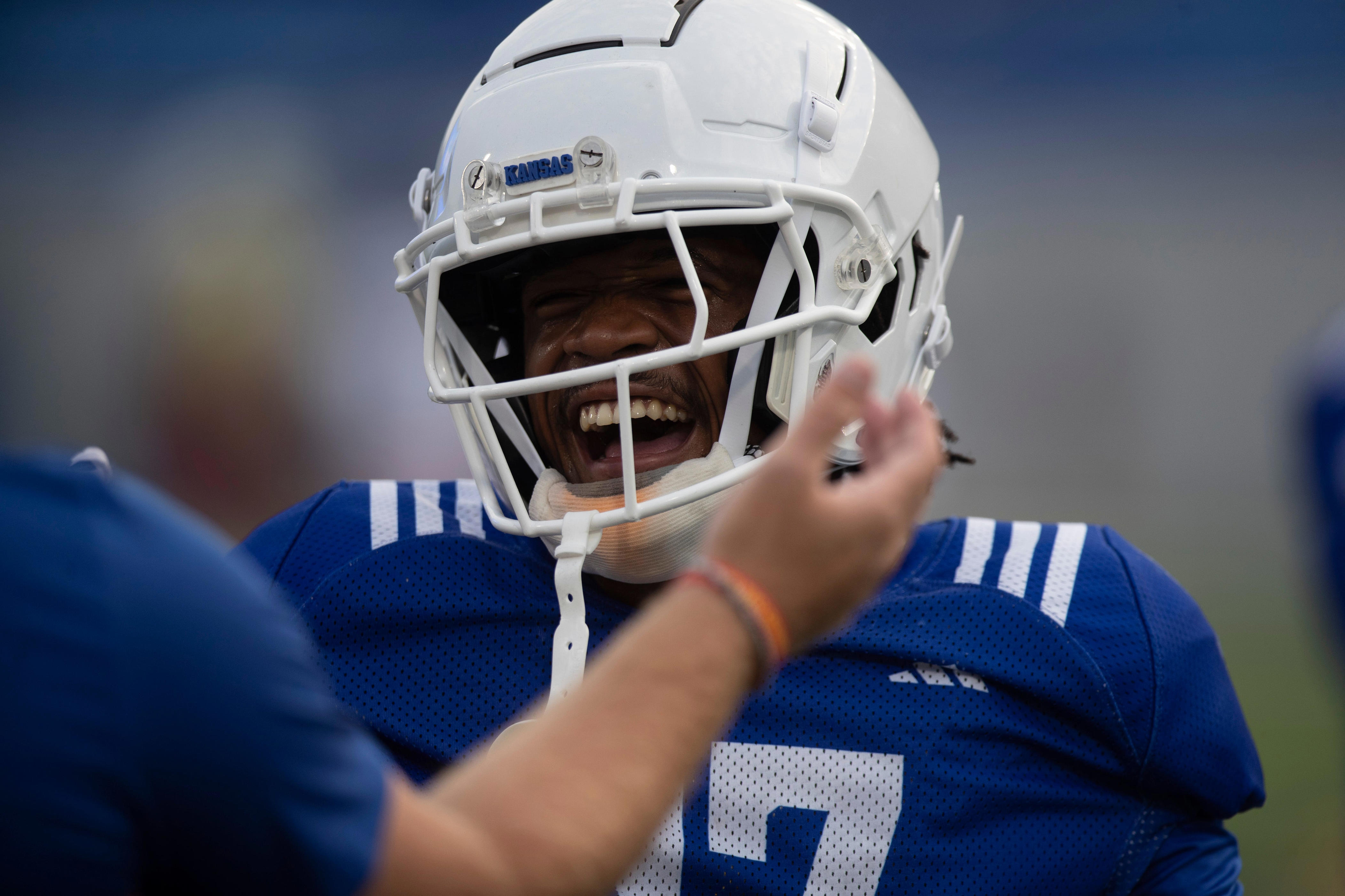 Kansas football’s Taylor Davis, James Livingston are game-time ...