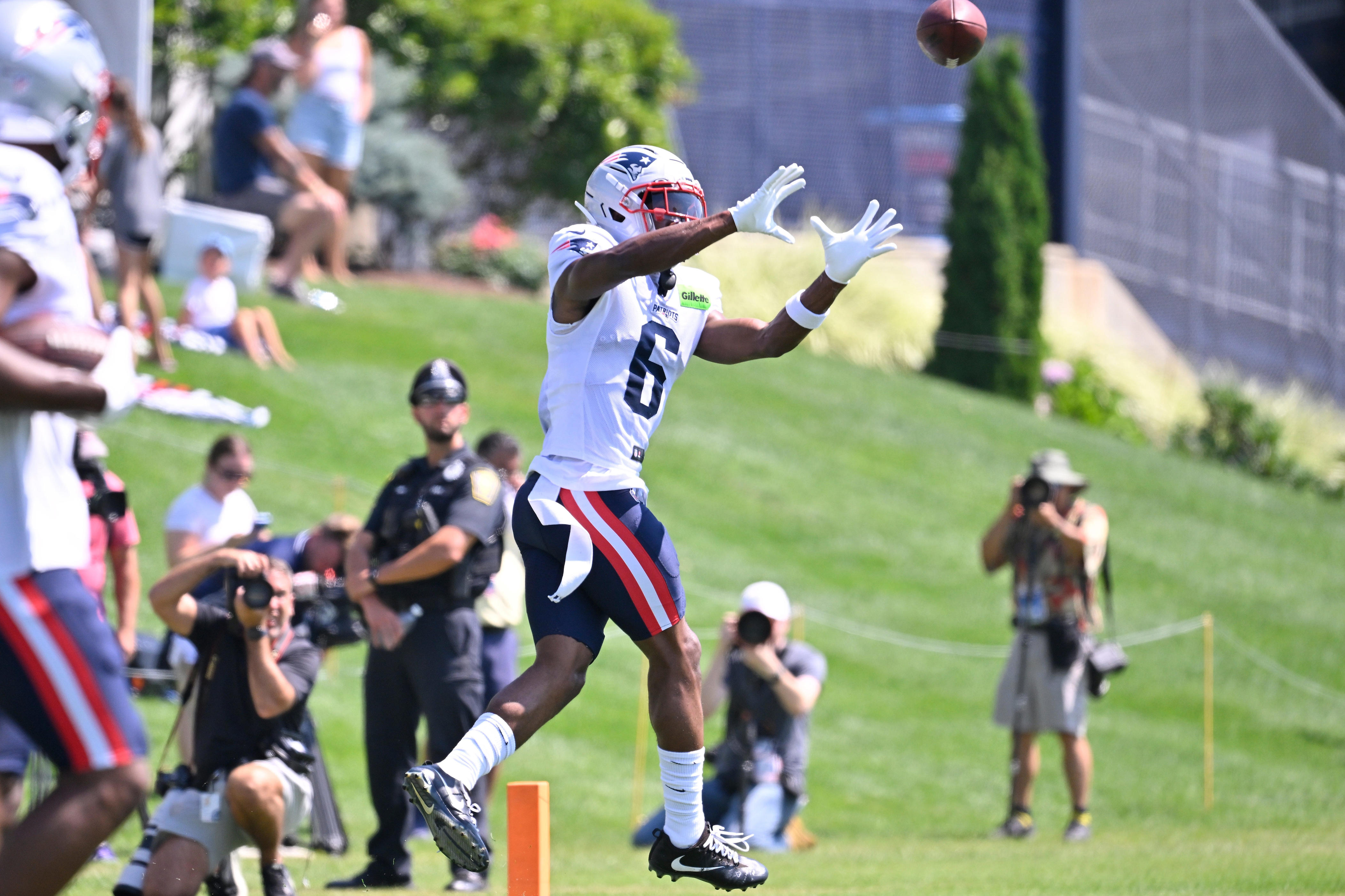 First sign struggling Patriots WR could be moving up depth chart