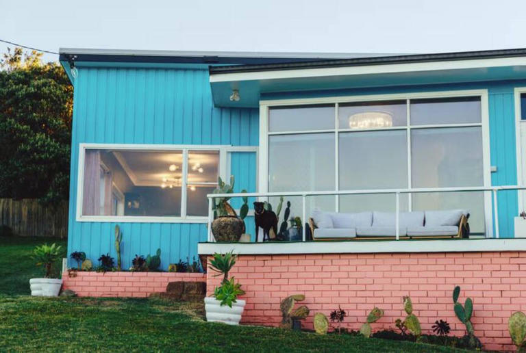 Want to live like a rock star? Daniel Johns lists retro beachside shack ...