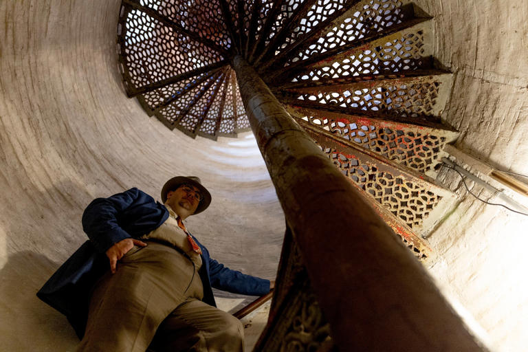 Michigan historian sheds light on the keepers behind the beacon for ...