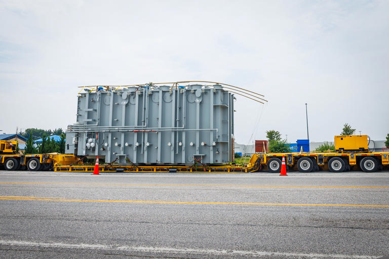 'Superload' draws spectators as it travels through Hanover area and ...