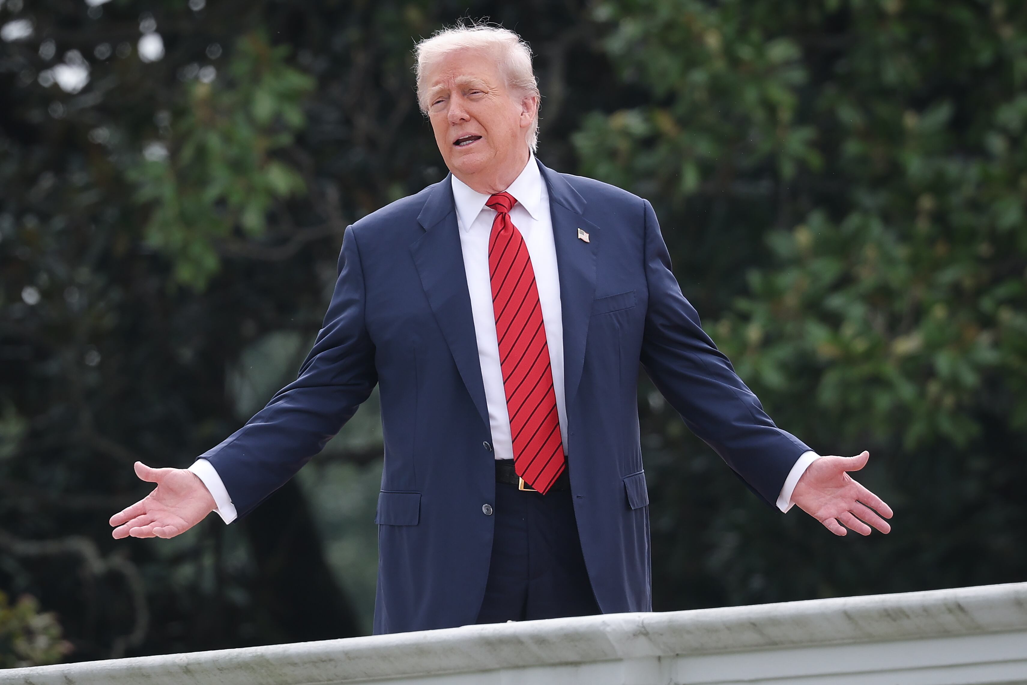 Fox News Reporter Baffled by ‘Crazy’ Video of Trump on White House Roof