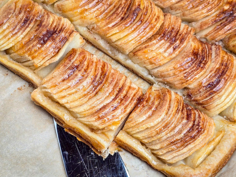 Puff Pastry Apple Tart (Tarte Fine aux Pommes)