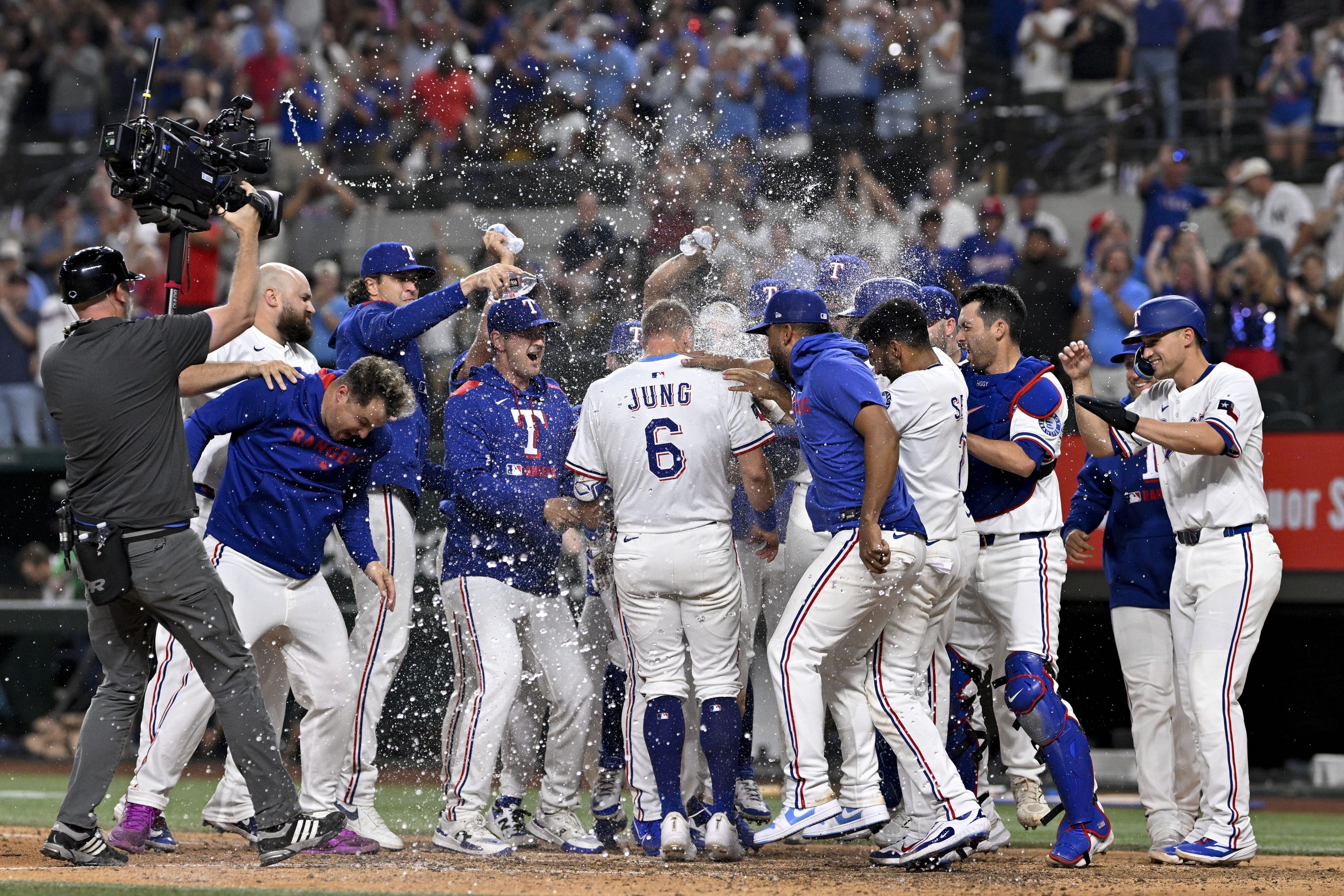 Shan & RJ: Pederson, Jung deliver clutch HRs as Rangers walk off Yankees