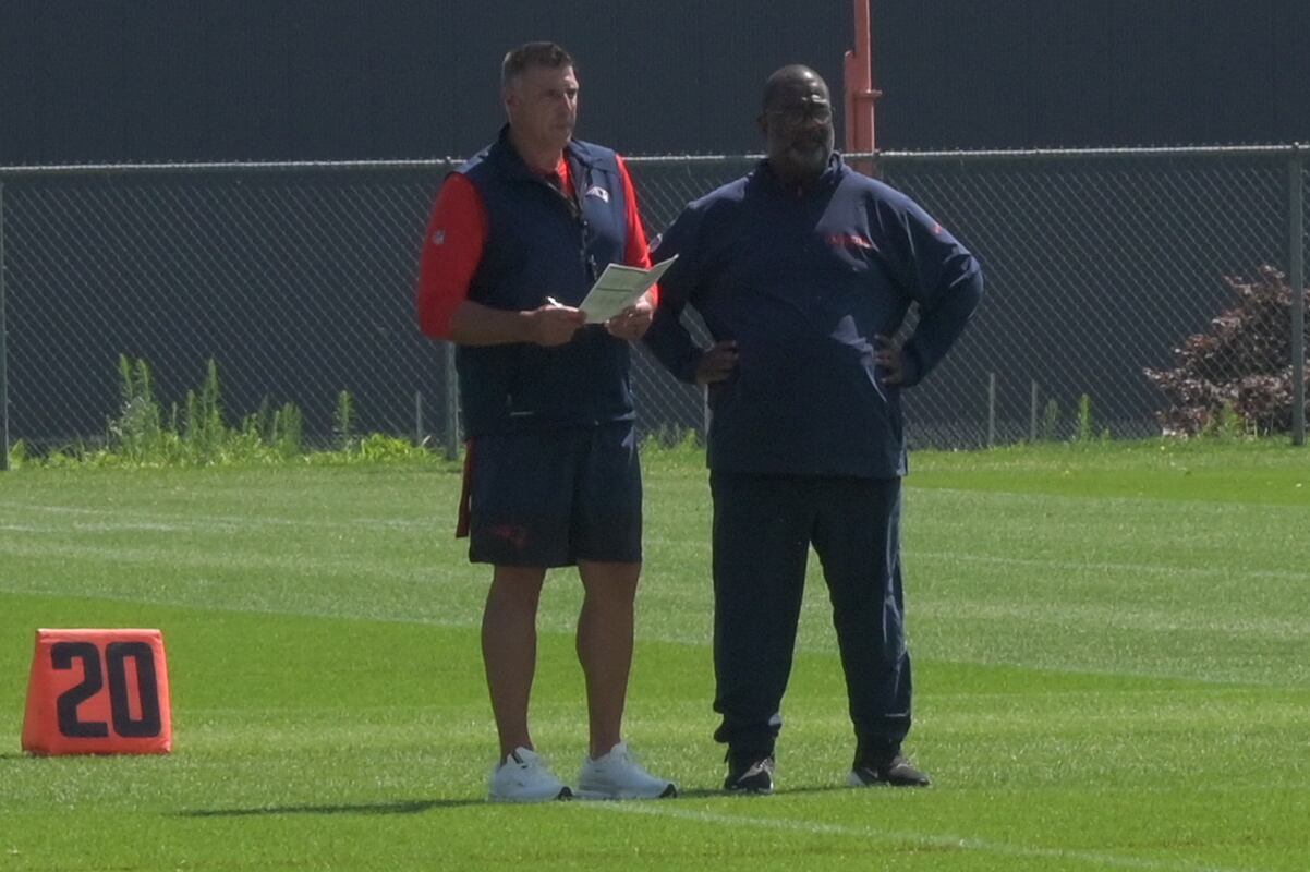 Key defensive coach returns to Patriots practice