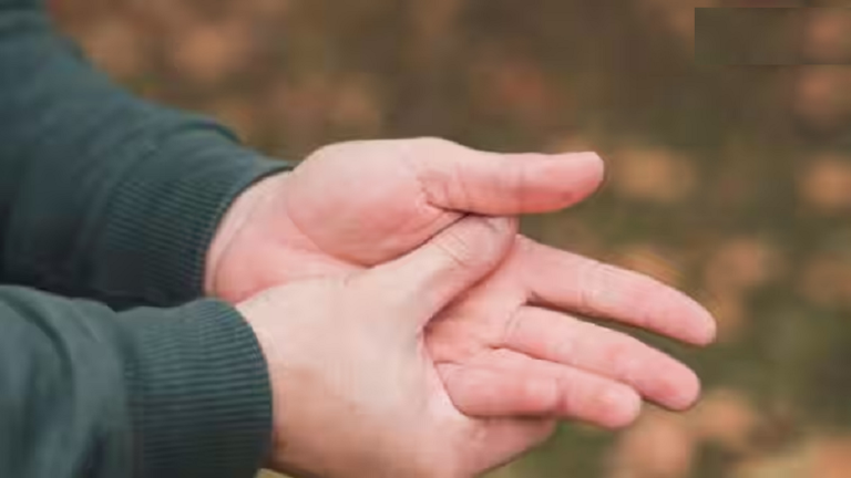 Due to a deficiency of which vitamin, hands and feet become numb, does ...