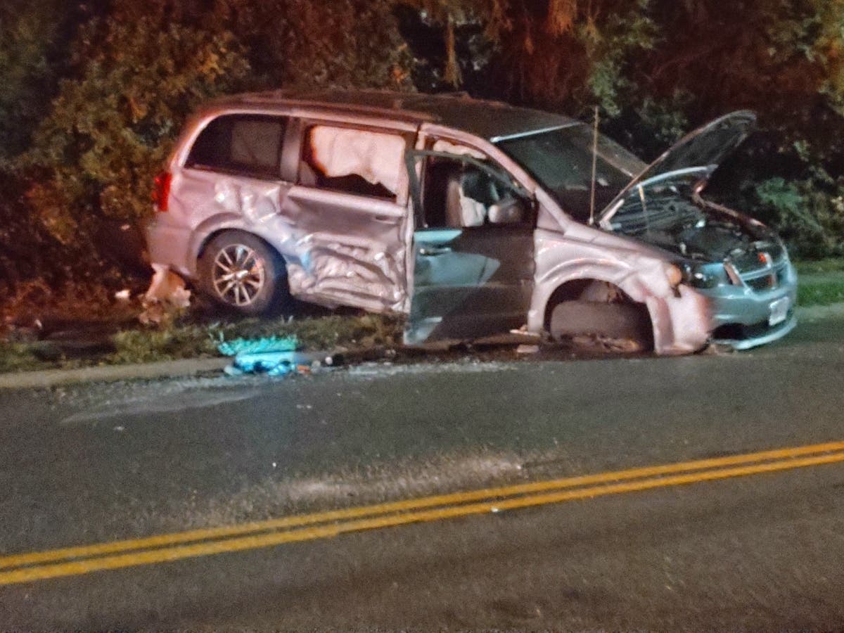 2 Cars Badly Damaged In Massapequa Crash: Police