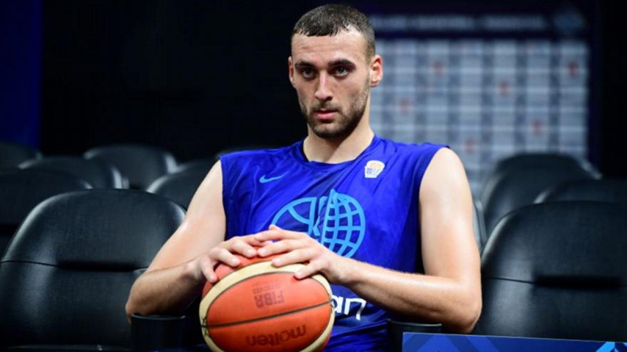 Νετζήπογλου στο sport-fm.gr: «Είμαι σαν σφουγγάρι για να πάρω όσα ...