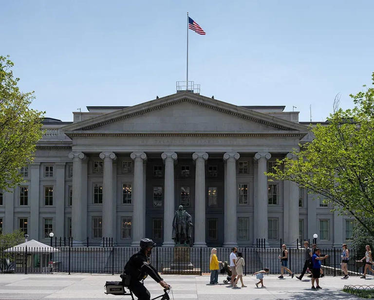 Treasury Plans Unprecedented $100 Billion T‑Bill Auction This Week: Report
