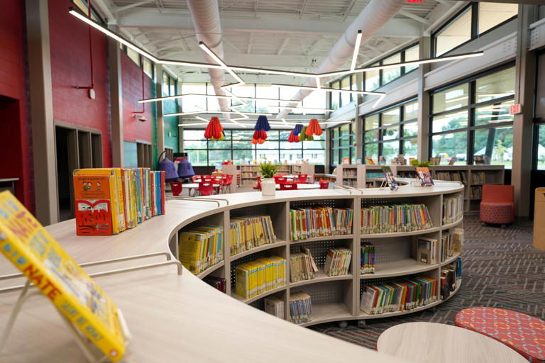 New Pope School in Jackson opens to excited students, teachers in ...