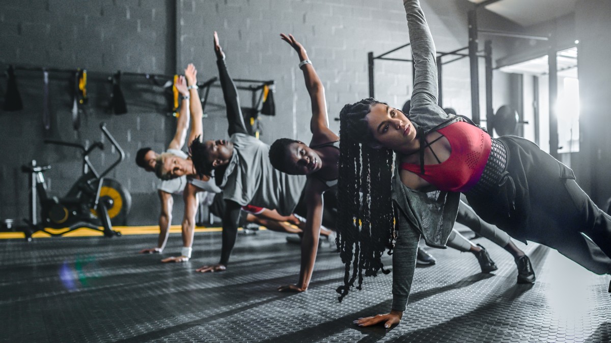 The Plank Variation That Serious Lifters Use to Protect Their Hips and ...