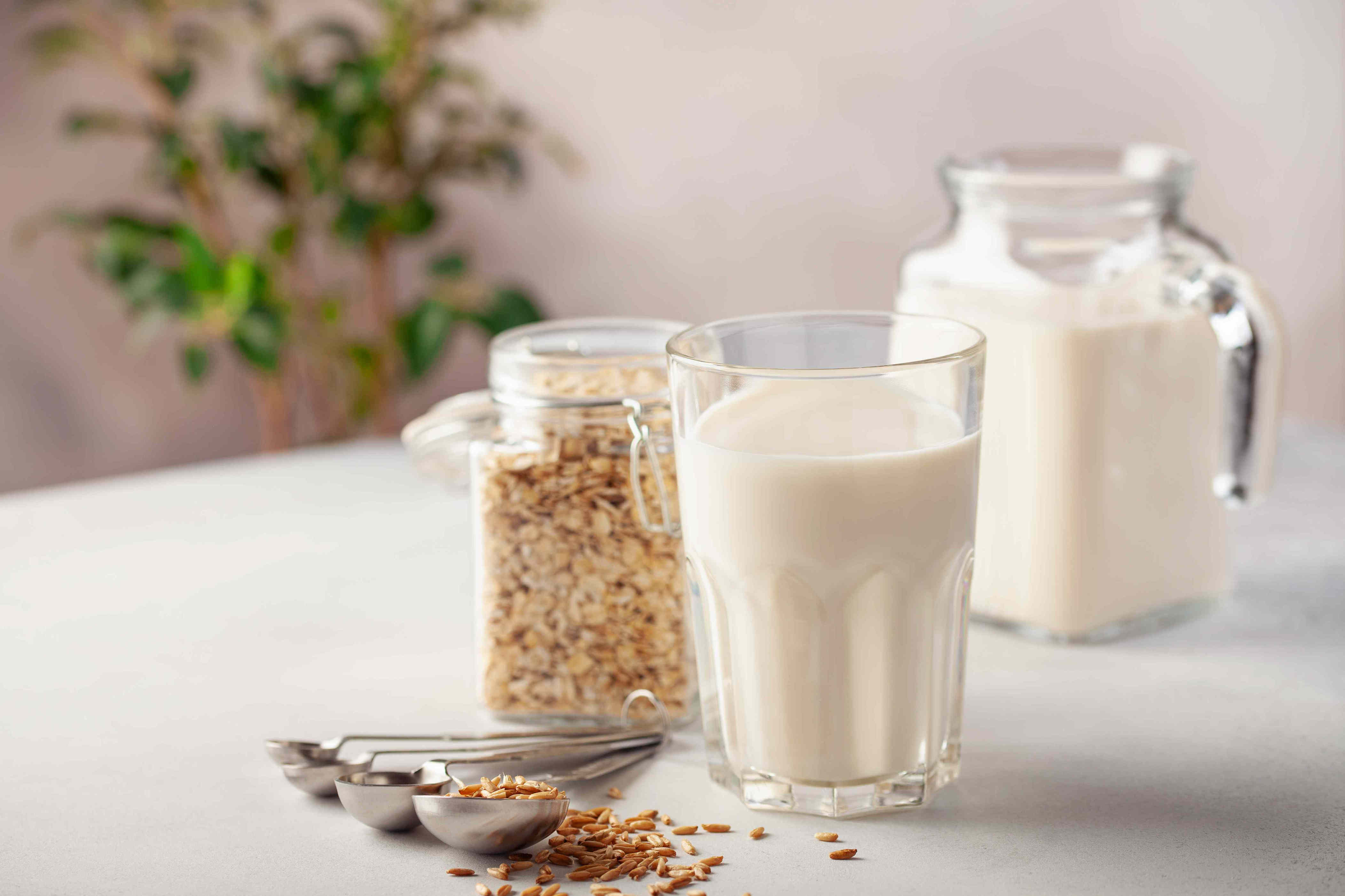 7 health drawbacks of drinking oat milk every day