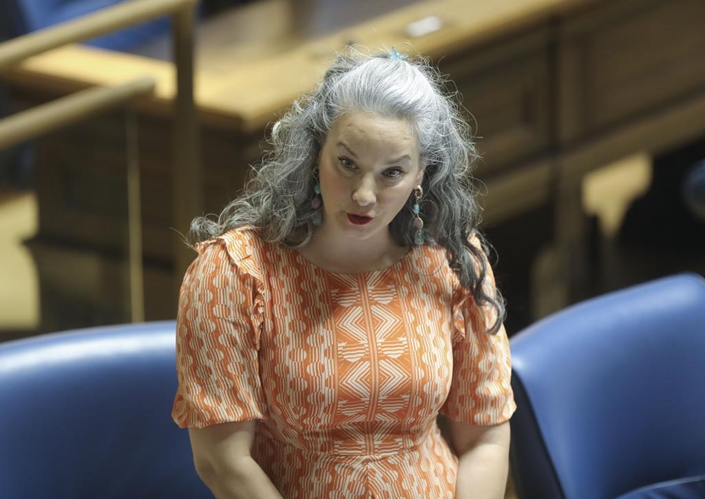 Manitoba foster parents fear families minister has blocked them