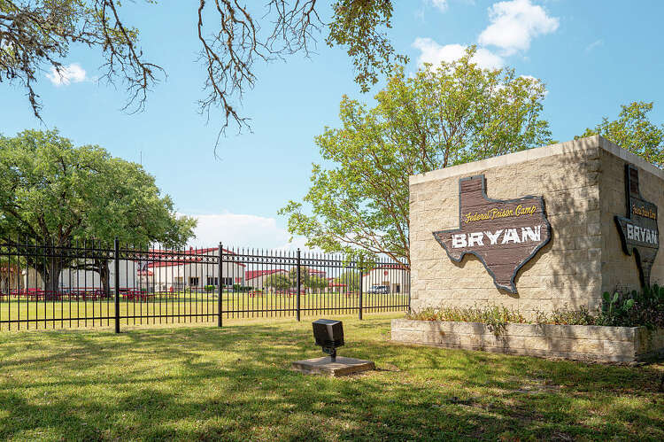 Central Texas inmates are 'disgusted' by Ghislaine Maxwell's arrival