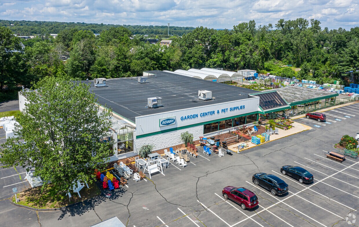 Former Smithland store in Southington sold for $3.2 million