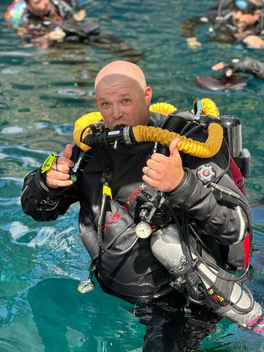 Diver discovers nearly 6-inch Megalodon tooth