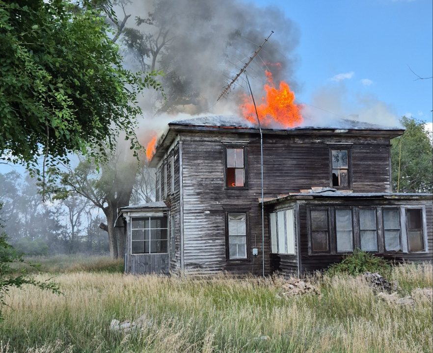 Fire destroys Kansas farmhouse, barn