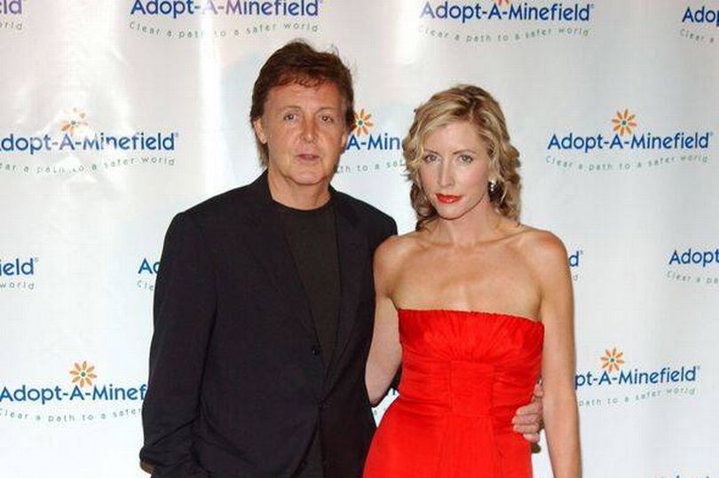 Paul McCartney's ex-wife Heather Mills removes prosthetic leg to ...