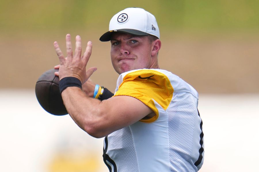 Will Howard exits Steelers practice with hand injury