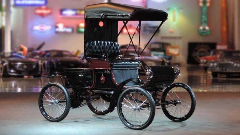 Why Was The Oldsmobile Model R Called 'Curved Dash'?