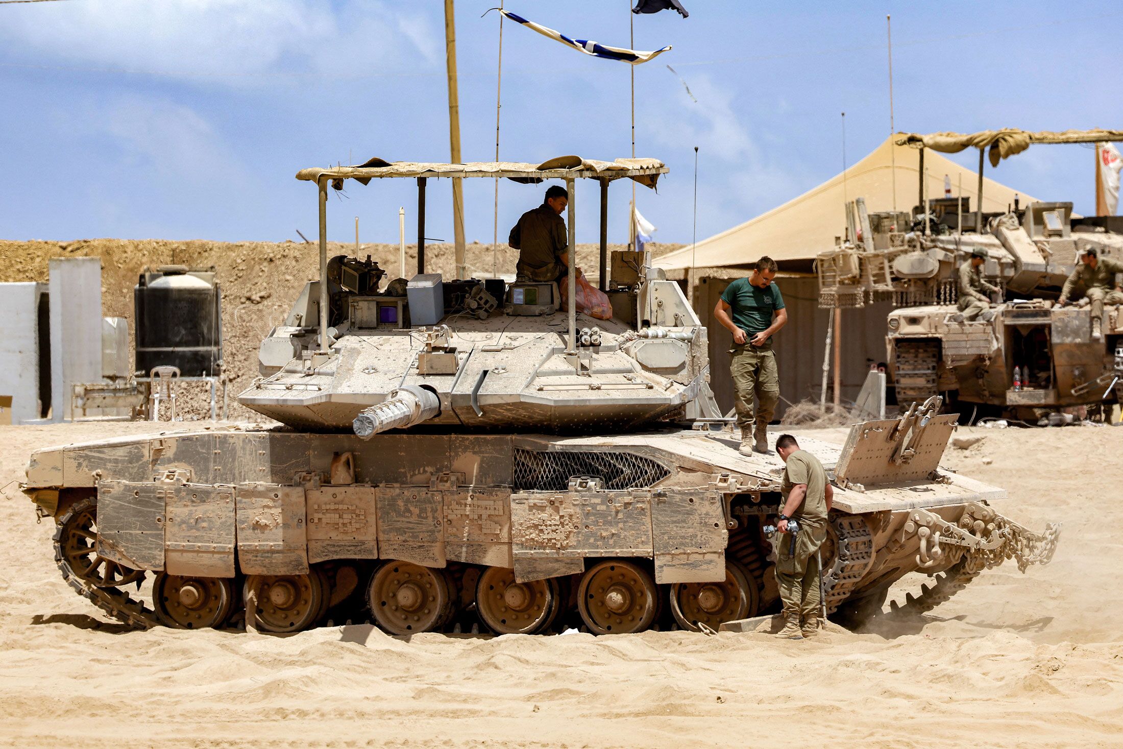 Israel Weighs Full Gaza Takeover Despite Concerns of Armed Forces