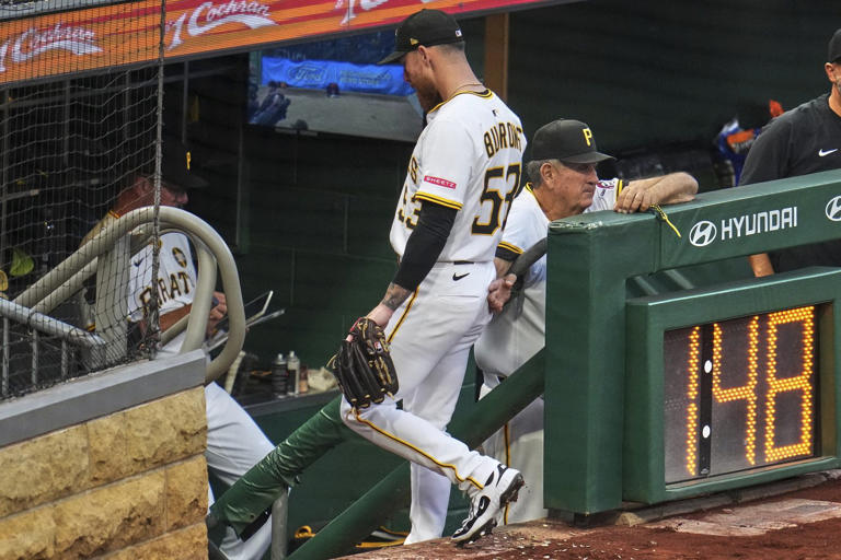 Logan Webb strikes out 10 in 6 innings as the Giants beat the Pirates 8-1