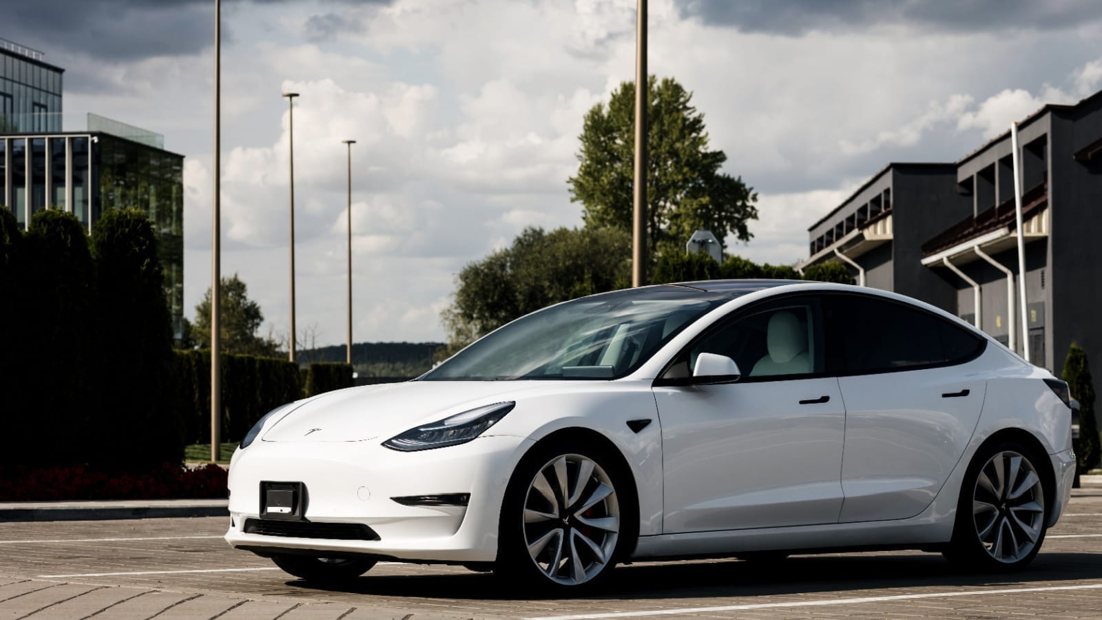 10 electric vehicles that just keep going and going