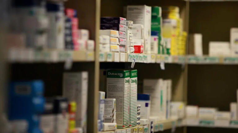 Farmacias y laboratorios de bajo costo ganan terreno; costo de salud privada subirá 16%: empresas