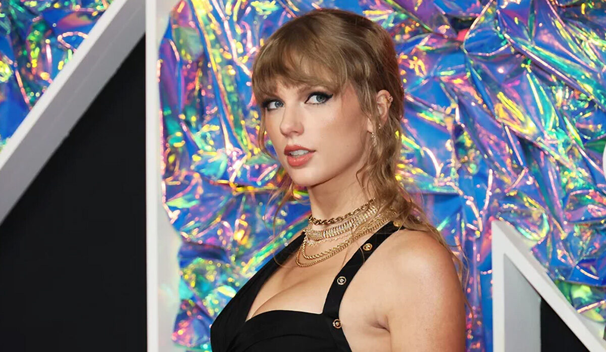 Taylor Swift Lands VMA Artist of the Year Nod