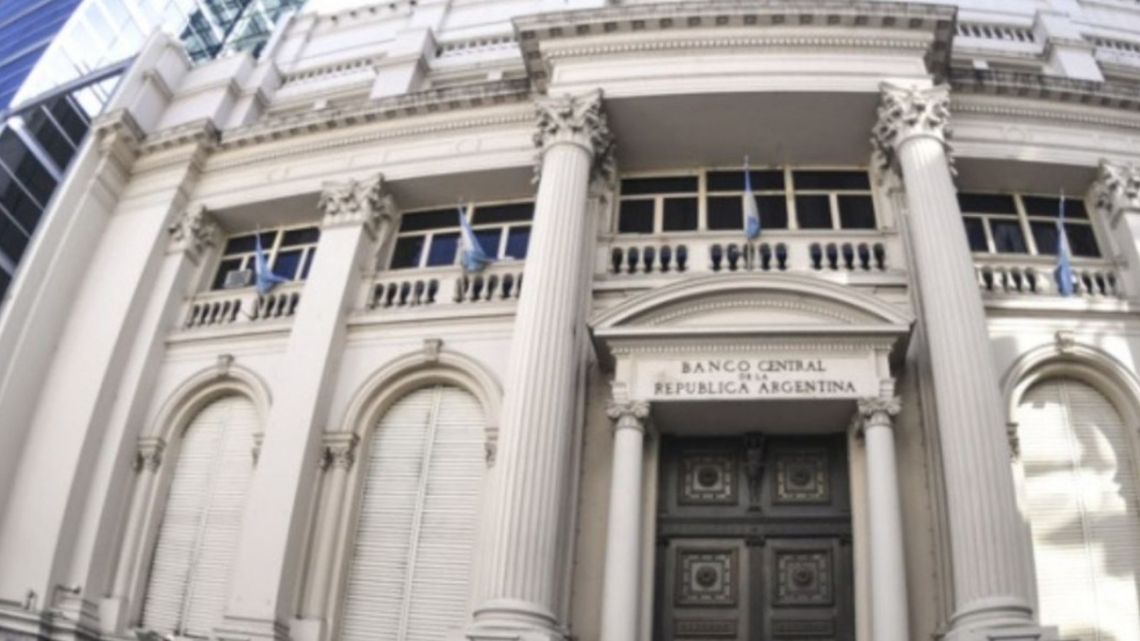 El Banco Central tuvo que vender US$ 45 millones para que el dólar no ...