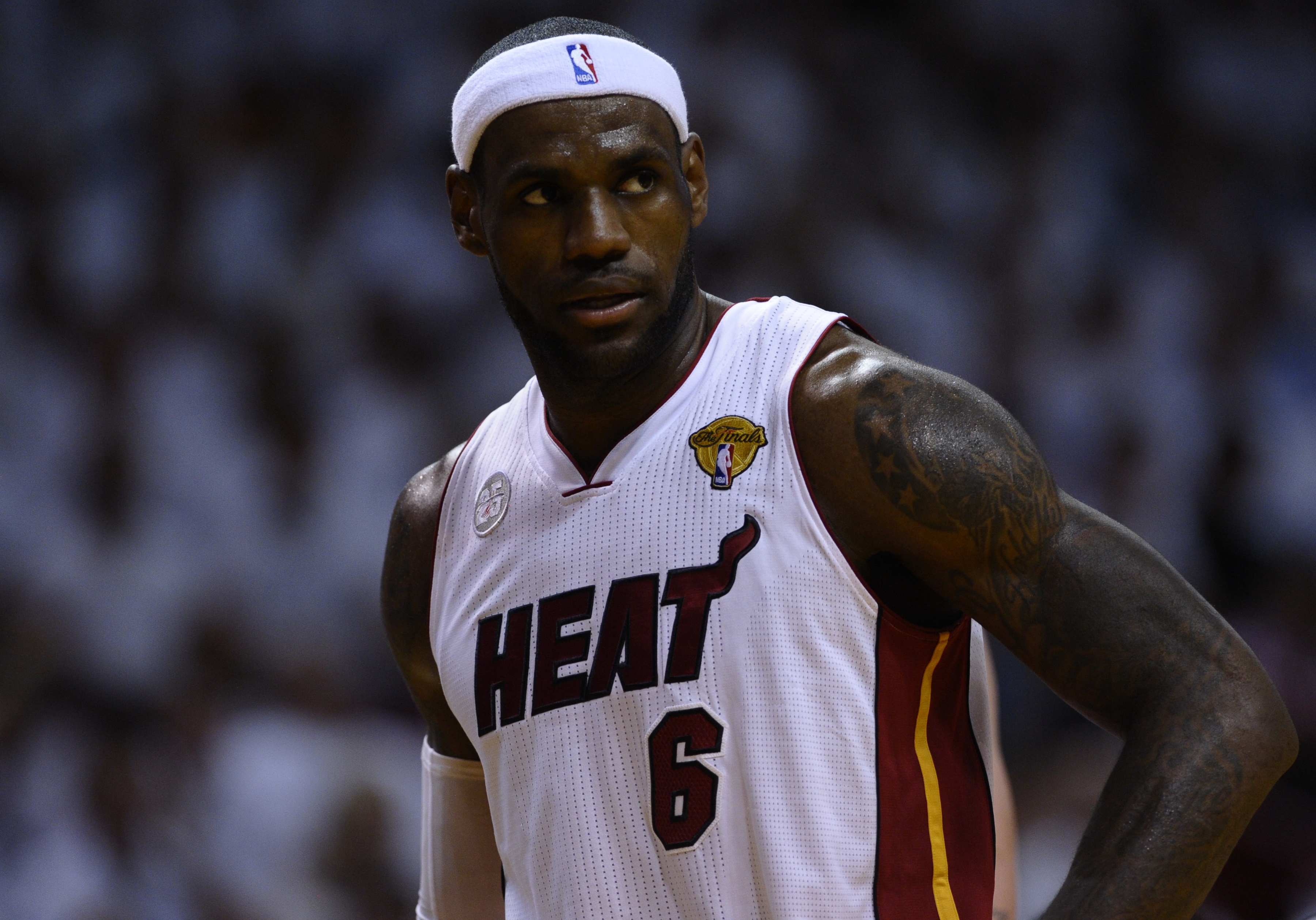 DOJ: Ex-Heat security staffer stole millions in game-worn gear ...