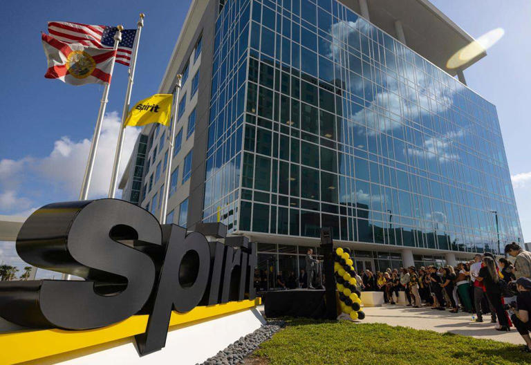 Spirit Airlines just sent an ominous financial message. Here are 5 ...