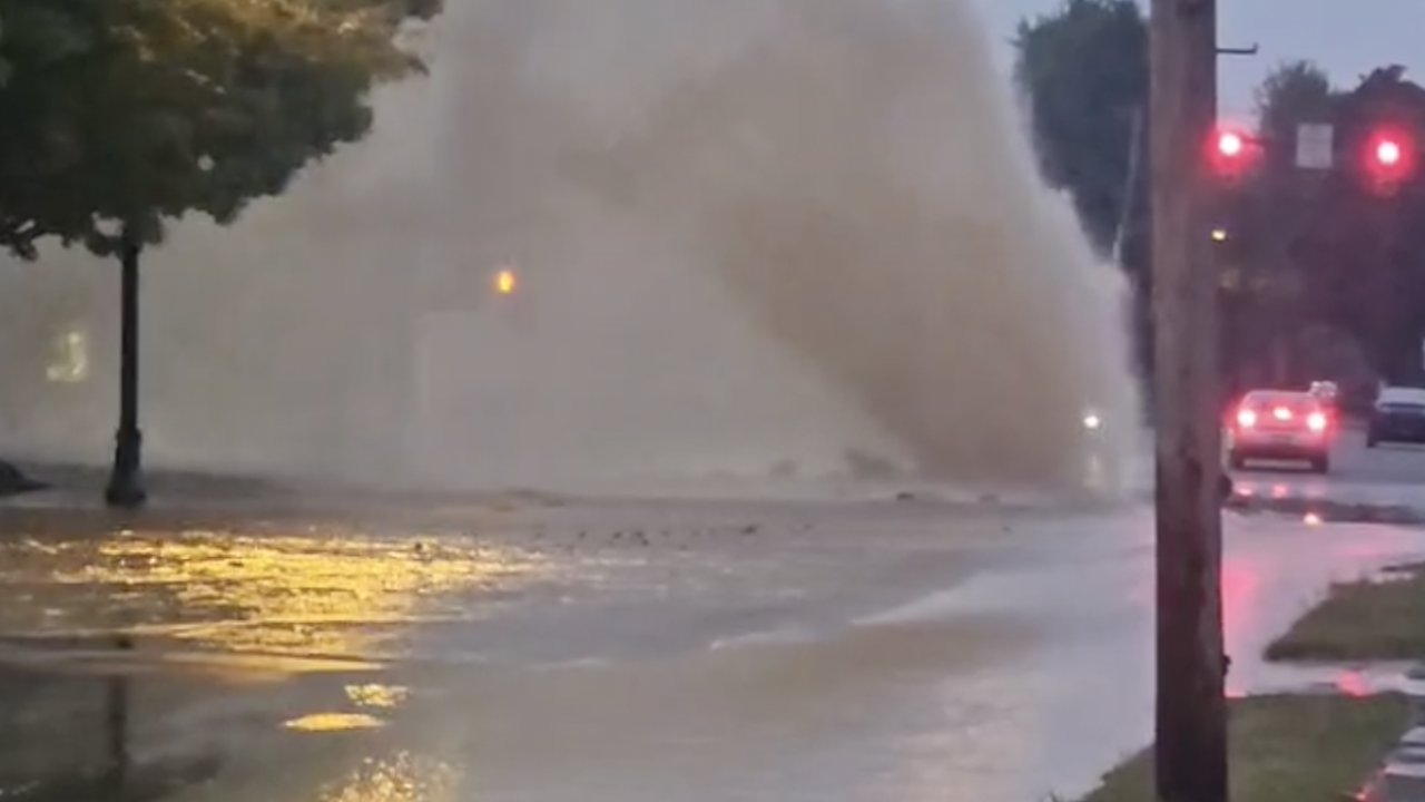 Water main break sends water shooting into the air, floods South ...