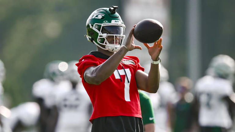 Justin Fields's Brutal Passing Struggles Continue at Jets Training Camp