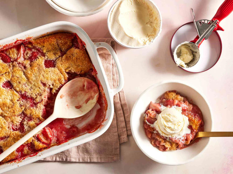 This unexpected summer cobbler has reviewers calling it 'heavenly'