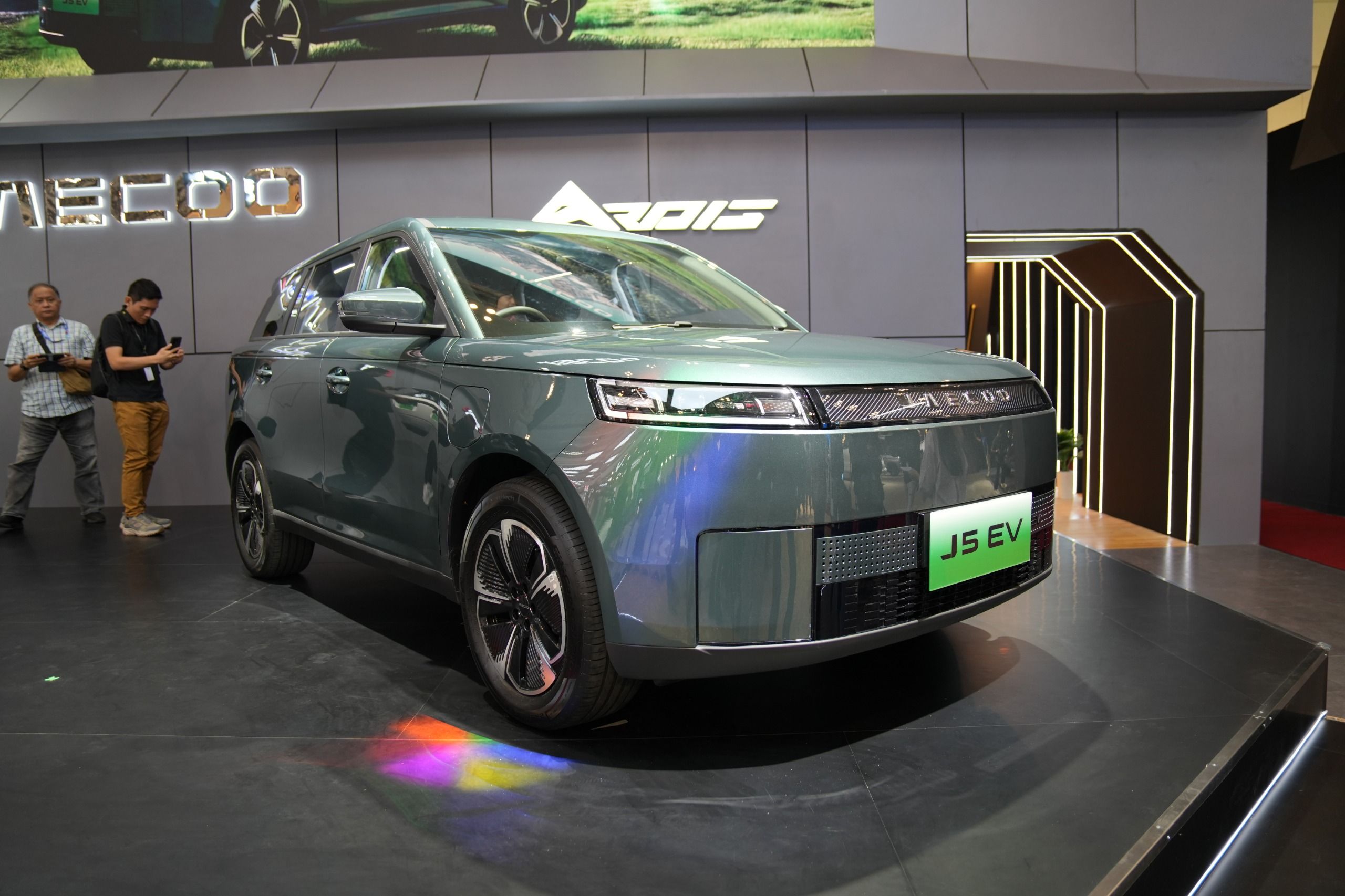 Sudah Bisa Dipesan, Ini Beda JAECOO J5 EV Standard dan Premium