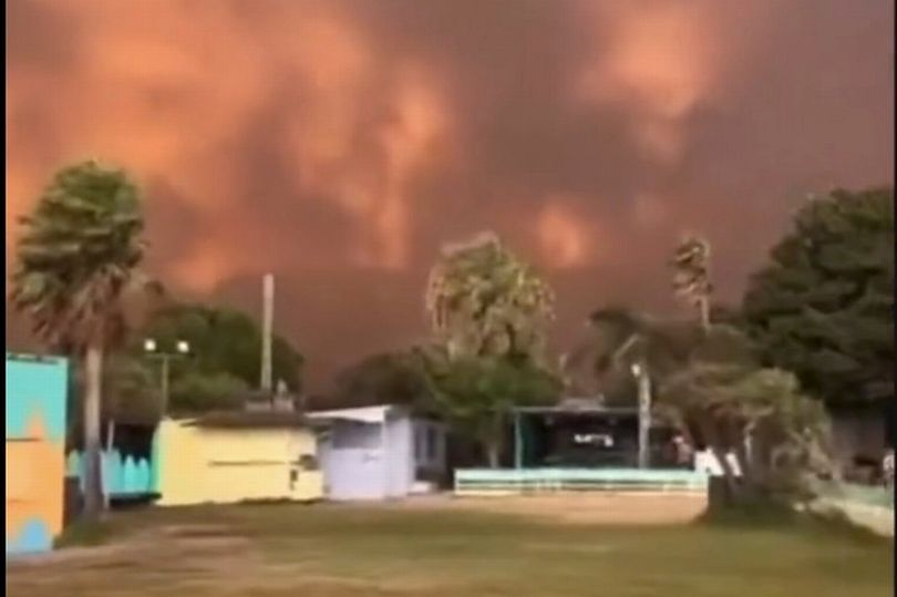 Spain wildfires: Hotels and bars evacuated as fast moving blaze nears ...