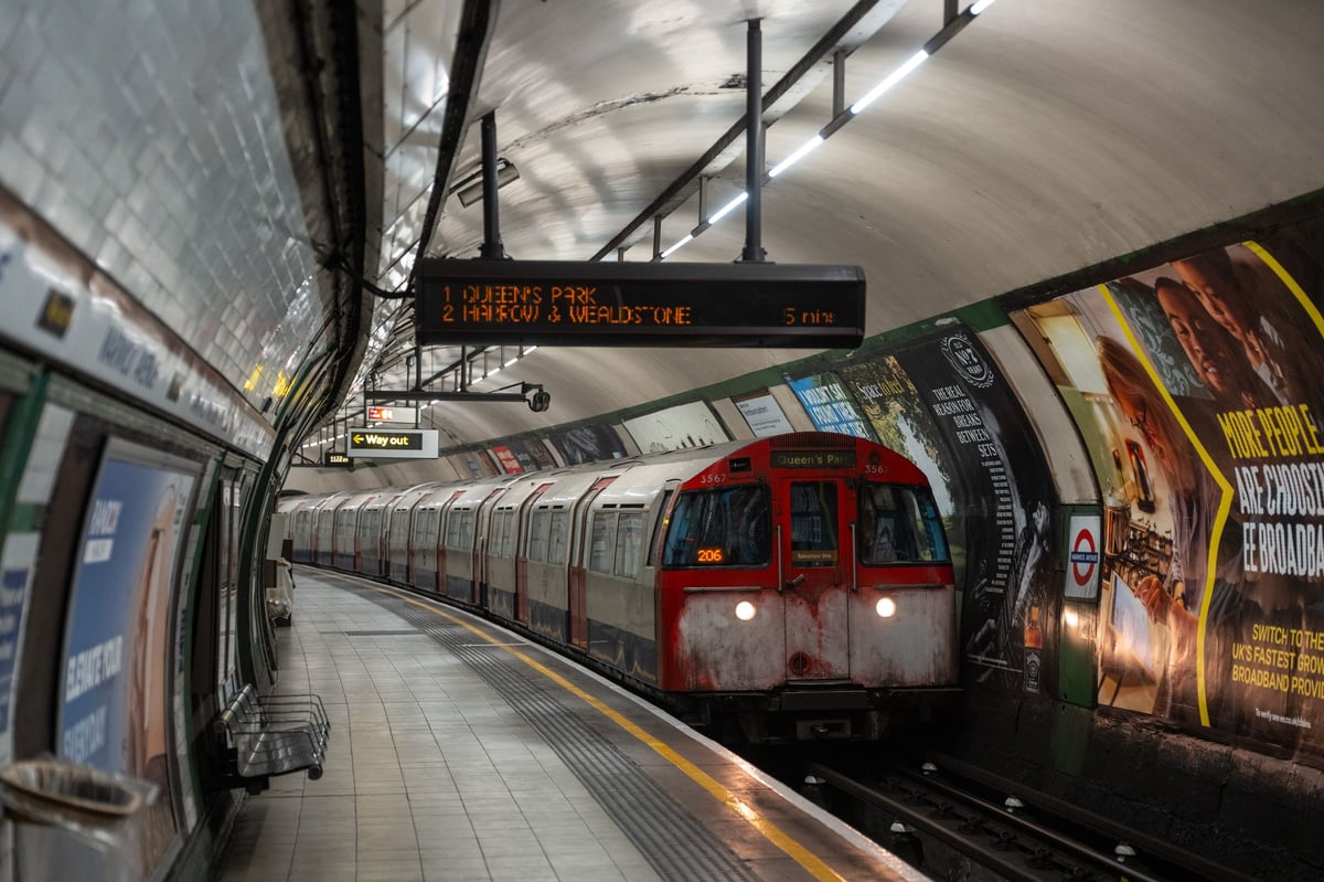 Latest Tube, Overground and Elizabeth line updates