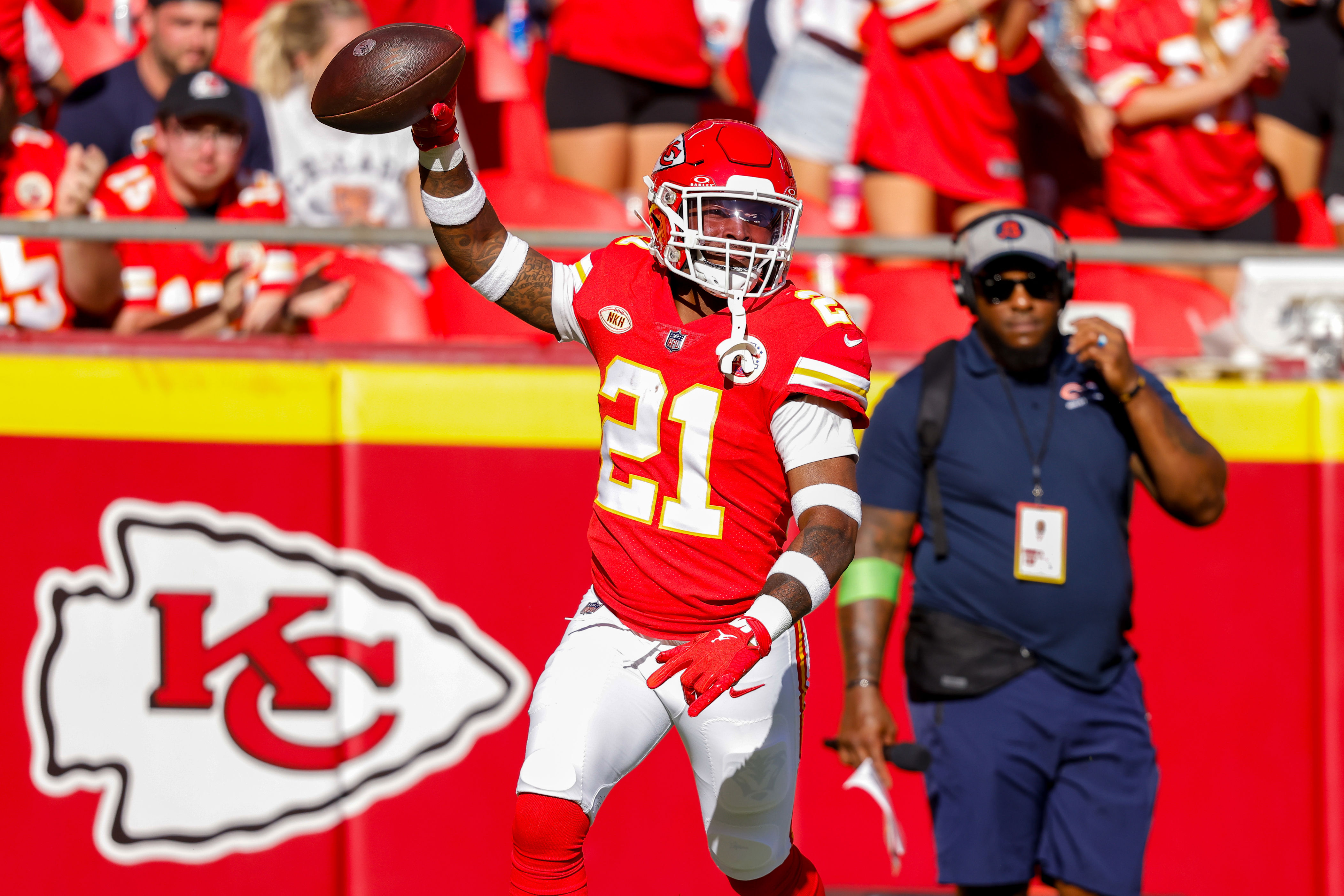 Mike Edwards glad to return to the Chiefs — and be a leader