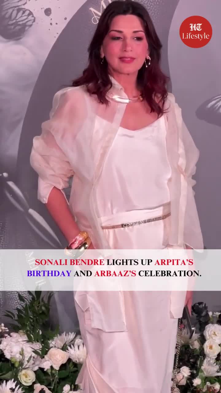 Sonali Bendre lights up Arpita's birthday and Arbaaz's celebration