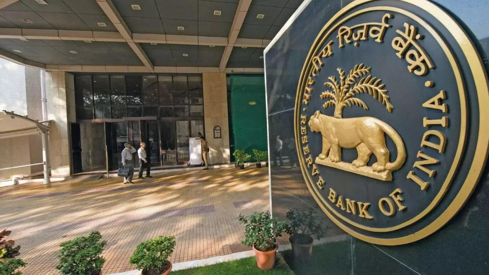 RBI repo rate unchanged: Economists decode Reserve Bank of India’s big ...