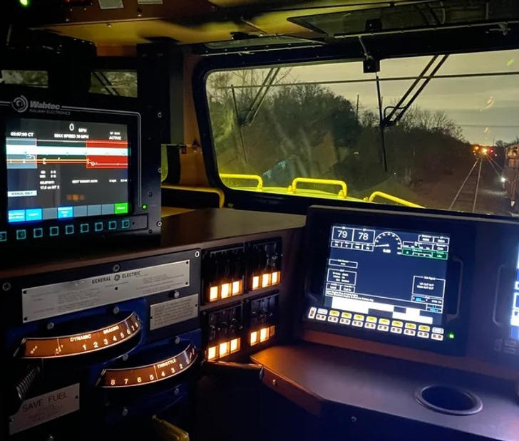 17 Photos That Reveal the Hidden Side of Well-Known Jobs (July 23, 2025)