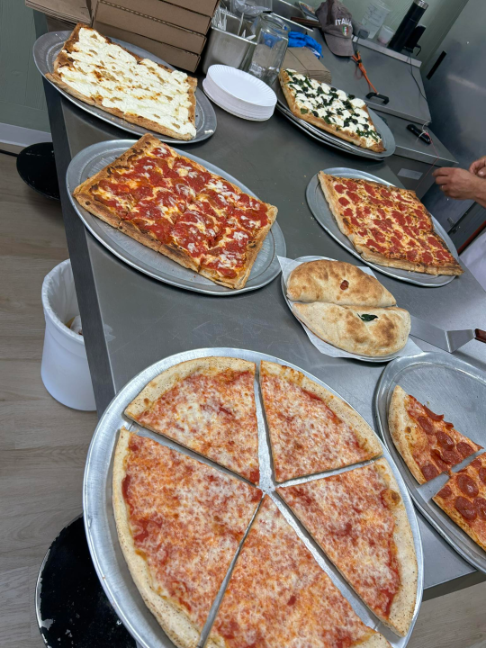 Pizza Lino opens in Chicopee featuring pizza by the slice