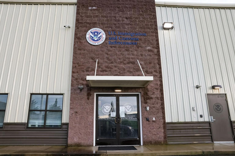 ICE offering six-figure salaries and $50K bonuses as it ramps up hiring ...