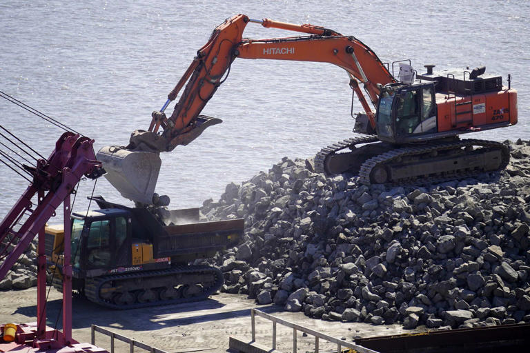 Work continues on Kenai Bluff stabilization project