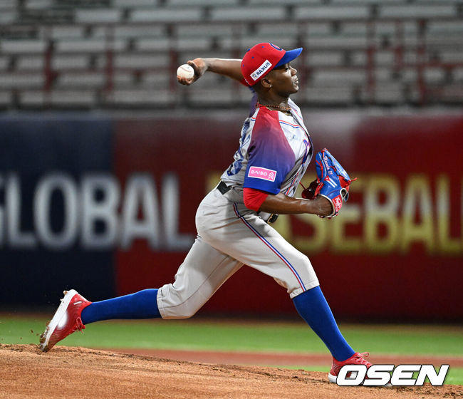 ‘왼손 151km→오른손 124km’ 김도영에게 만루홈런 맞았던 쿠바 에이스, 日 올스타전에서 왼손→오른손 ‘스위치 투구’