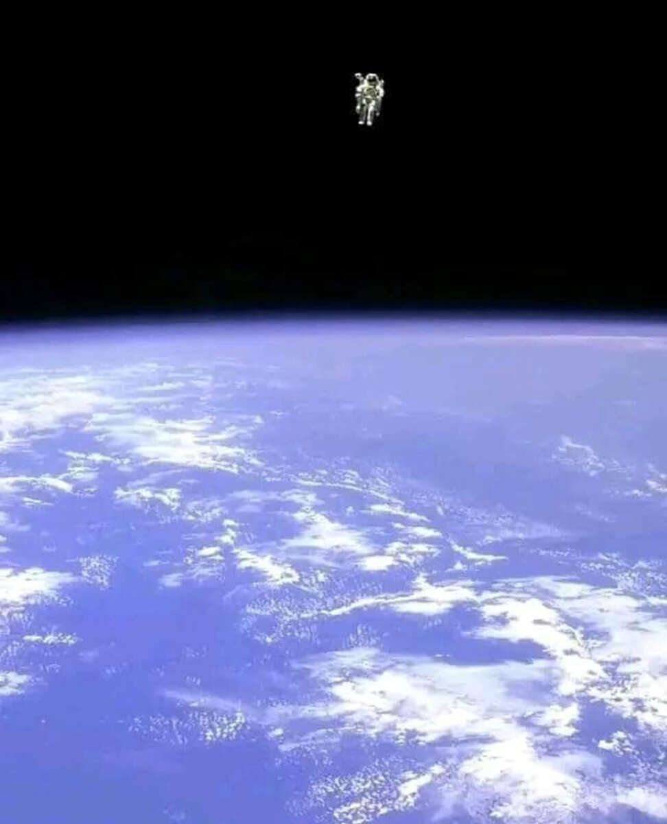 20 Vintage Photos Of Astronauts That Bring The Past To Life (1960s-1990s)